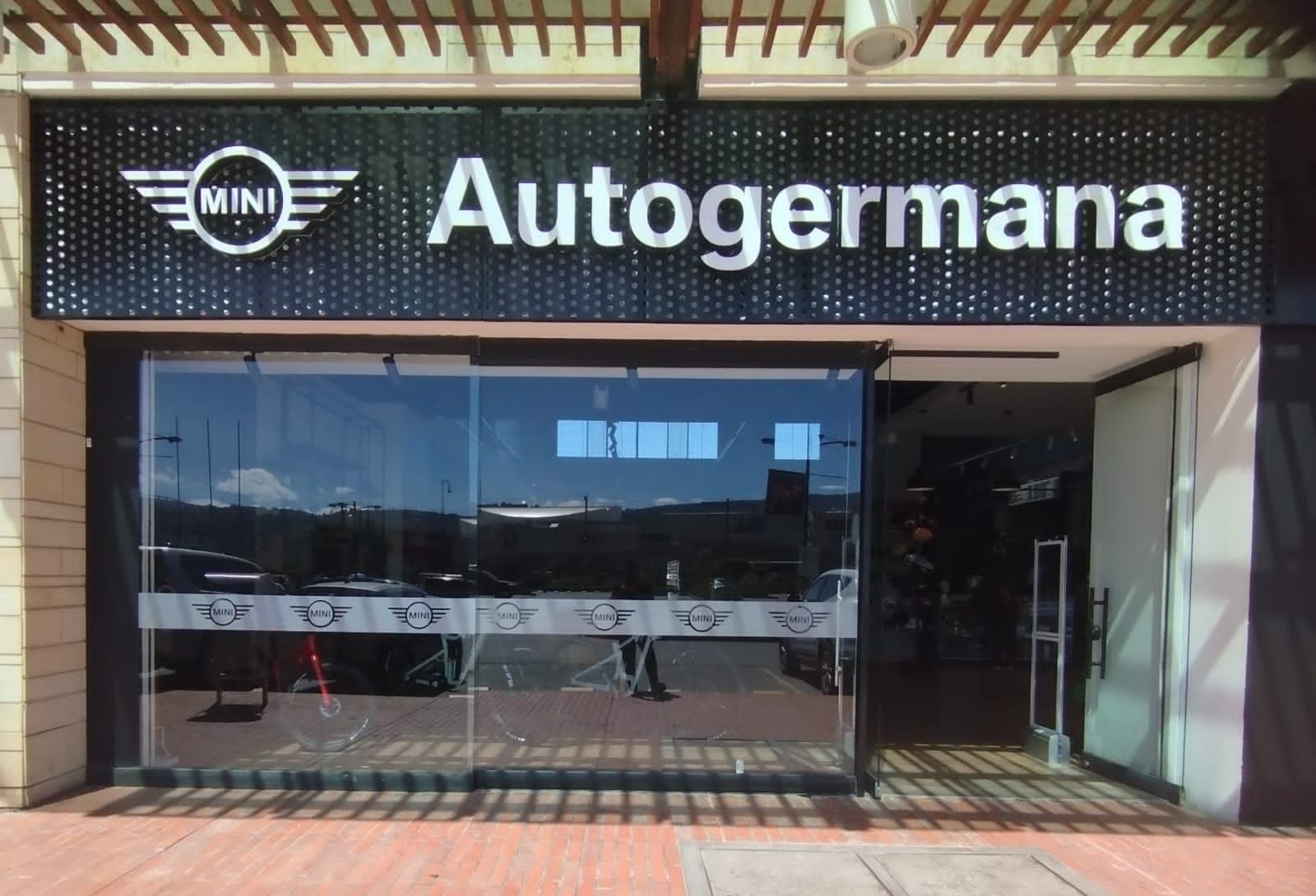 MINI INAUGURA UN NUEVO CENTRO DE EXPERIENCIA CERCA A BOGOTÁ - V12MAGAZINE