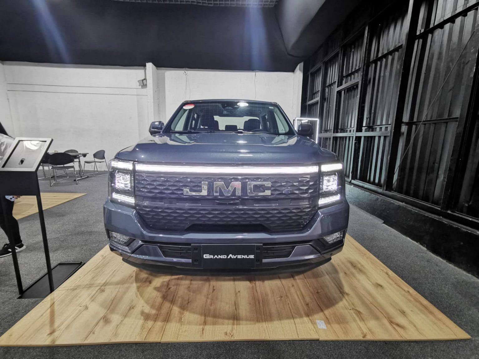 JMC Y JMEV: ASÍ ES LA IMPACTANTE PRESENCIA EN EL SALÓN DEL AUTOMÓVIL DE BOGOTÁ 2024 - V12MAGAZINE