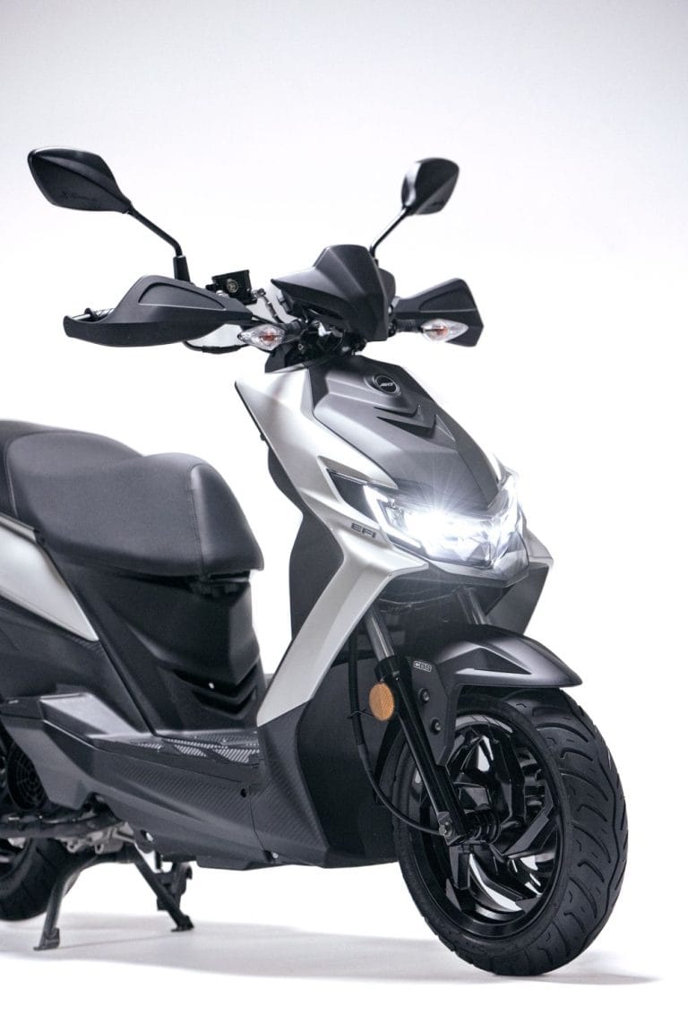 AKT DYNAMIC RX: EL PODEROSO SCOOTER QUE SORPRENDE EN LA CIUDAD ...