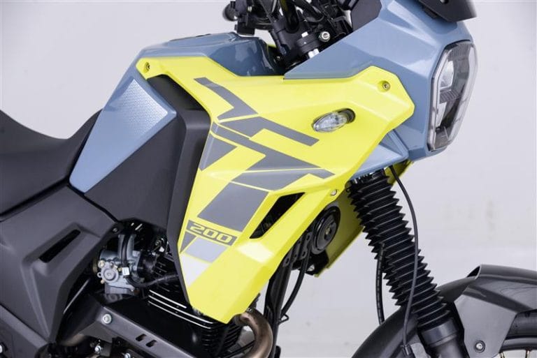 DOMINA EL CAMINO: LA IMPARABLE TT200 DE AKT MOTOS LLEGA A COLOMBIA ...